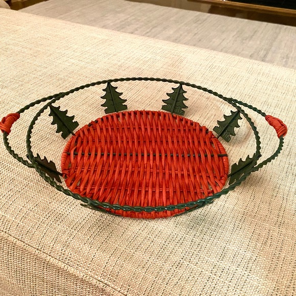 Dining | Woven Twisted Metal Pie Plate Server Carrier | Poshmark